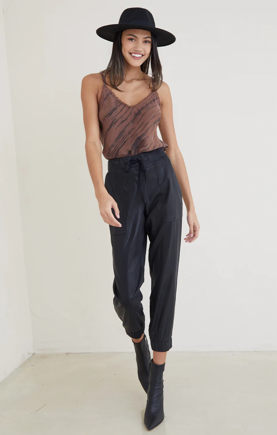 Chelsea Pocket Jogger - Black - Bella Dahl – Twist Fashions Inc.